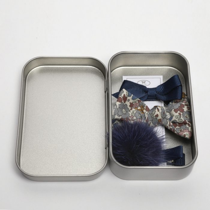 TIN OF BOWS – Papouelli