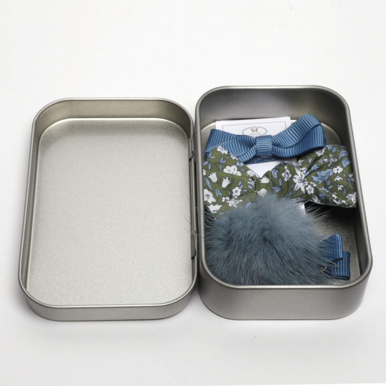 TIN OF BOWS – Papouelli